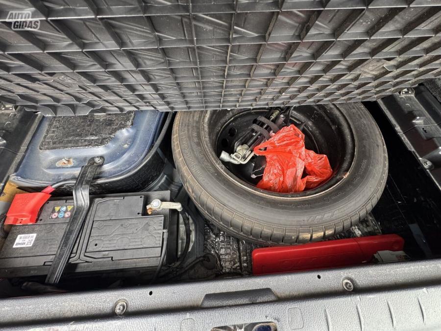 Синий Вольво В70 2004 в Каунас, объемом двигателя 2.40 л и пробегом 300 тыс. км за 1450 €, фото 17 на AUTOMOTO.COM.LV
