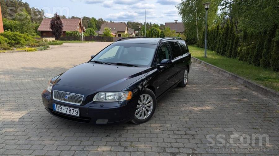 Zils Volvo V70 2005 Ogre, ar dzinēja tilpumu 2.40 L un nobraukumu 317 tūkst. km par 2100 €, foto 1 vietnē AUTOMOTO.COM.LV