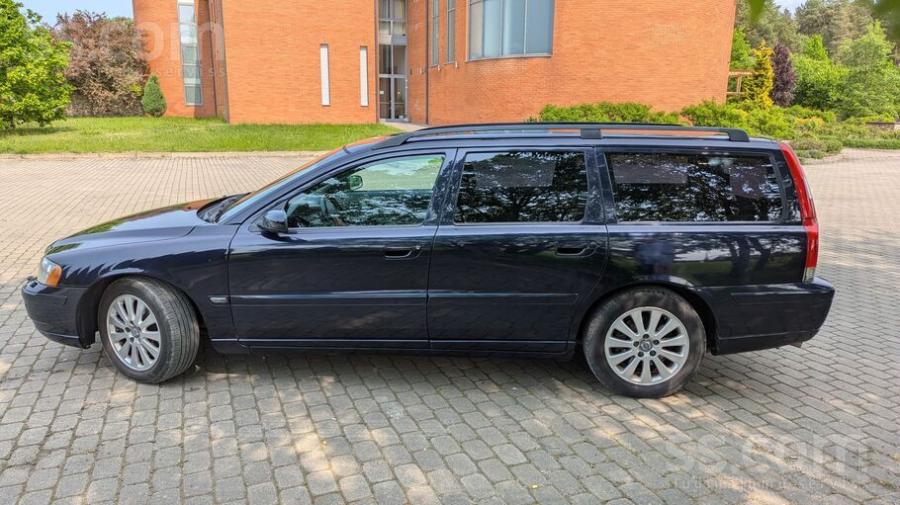 Zils Volvo V70 2005 Ogre, ar dzinēja tilpumu 2.40 L un nobraukumu 317 tūkst. km par 2100 €, foto 3 vietnē AUTOMOTO.COM.LV