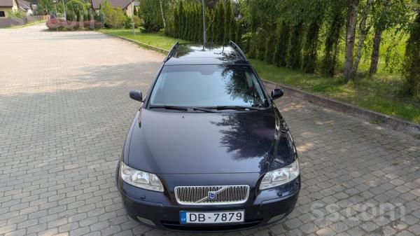 Zils Volvo V70 2005 Ogre, ar dzinēja tilpumu 2.40 L un nobraukumu 317 tūkst. km par 2100 €, foto 4 vietnē AUTOMOTO.COM.LV