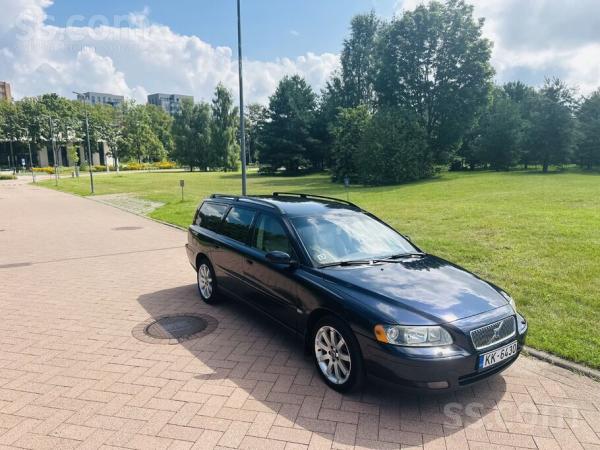 Blue Volvo V70 2005 in Riga, with an engine capacity of 2.40 L and mileage of 358 thousand km for 3100 €, photo 2 on AUTOMOTO.COM.LV