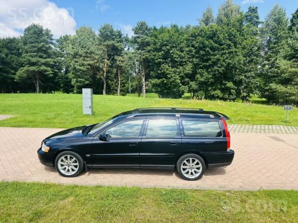 Blue Volvo V70 2005 in Riga, with an engine capacity of 2.40 L and mileage of 358 thousand km for 3100 €, photo 4 on AUTOMOTO.COM.LV