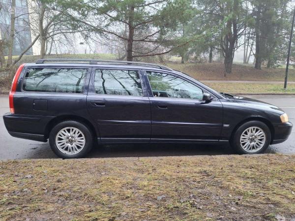 Blue Volvo V70 2005 in Vilnius, with an engine capacity of 2.40 L and mileage of 312 thousand km for 1150 €, photo 3 on AUTOMOTO.COM.LV