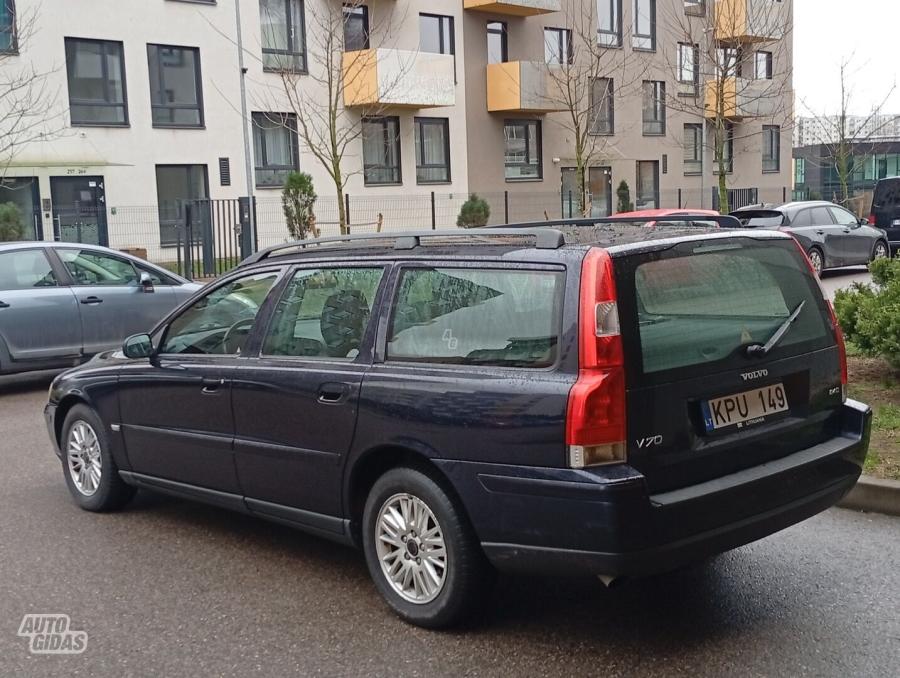 Blue Volvo V70 2005 in Vilnius, with an engine capacity of 2.40 L and mileage of 311 thousand km for 1300 €, photo 1 on AUTOMOTO.COM.LV