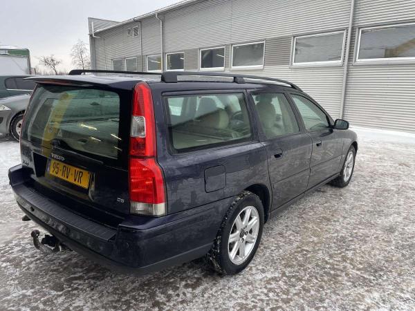 Zils Volvo V70 2005 Šauļi, ar dzinēja tilpumu 2.40 L un nobraukumu 433 tūkst. km par 1550 €, foto 5 vietnē AUTOMOTO.COM.LV