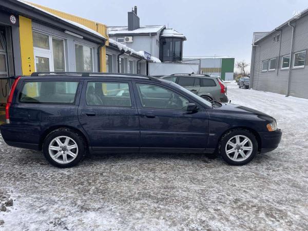 Zils Volvo V70 2005 Šauļi, ar dzinēja tilpumu 2.40 L un nobraukumu 433 tūkst. km par 1550 €, foto 6 vietnē AUTOMOTO.COM.LV