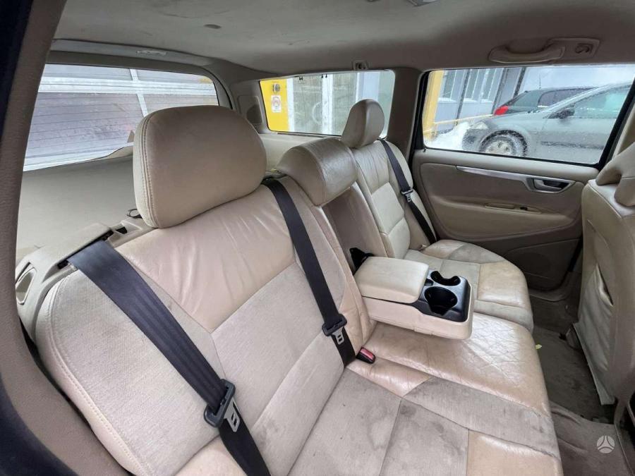 Blue Volvo V70 2005 in Siauliai, with an engine capacity of 2.40 L and mileage of 433 thousand km for 1550 €, photo 13 on AUTOMOTO.COM.LV