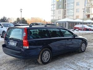 Blue Volvo V70 2005 in Vilnius, with an engine capacity of 2.40 L and mileage of 313 thousand km for 1500 €, photo 2 on AUTOMOTO.COM.LV