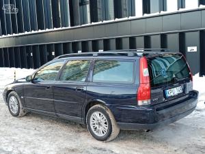 Blue Volvo V70 2005 in Vilnius, with an engine capacity of 2.40 L and mileage of 313 thousand km for 1500 €, photo 3 on AUTOMOTO.COM.LV