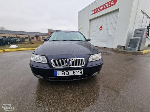 Blue Volvo V70 2005 in Kretinga, with an engine capacity of 2.40 L and mileage of 320 thousand km for 1650 €, photo 2 on AUTOMOTO.COM.LV