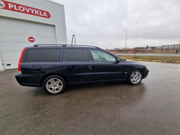 Blue Volvo V70 2005 in Kretinga, with an engine capacity of 2.40 L and mileage of 320 thousand km for 1650 €, photo 4 on AUTOMOTO.COM.LV