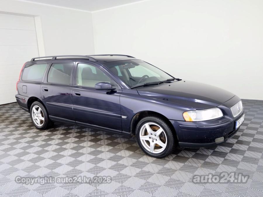 Zils Volvo V70 2005 Tallina, ar dzinēja tilpumu 2.40 L un nobraukumu 369 tūkst. km par 2199 €, foto 1 vietnē AUTOMOTO.COM.LV