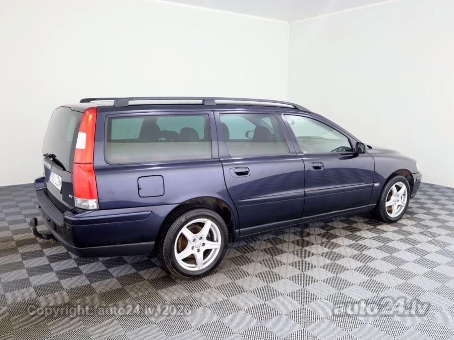 Zils Volvo V70 2005 Tallina, ar dzinēja tilpumu 2.40 L un nobraukumu 369 tūkst. km par 2199 €, foto 3 vietnē AUTOMOTO.COM.LV