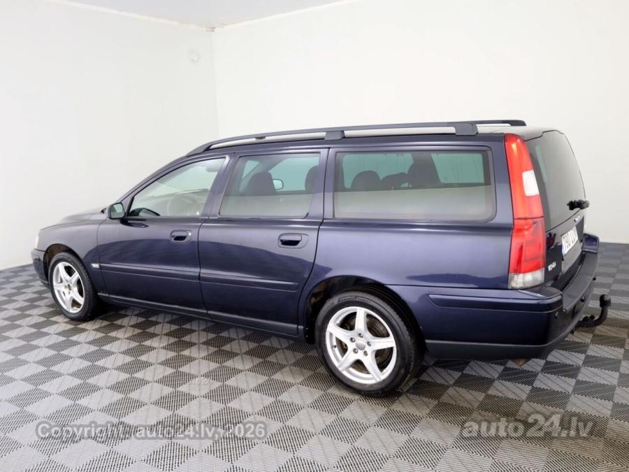 Zils Volvo V70 2005 Tallina, ar dzinēja tilpumu 2.40 L un nobraukumu 369 tūkst. km par 2199 €, foto 4 vietnē AUTOMOTO.COM.LV