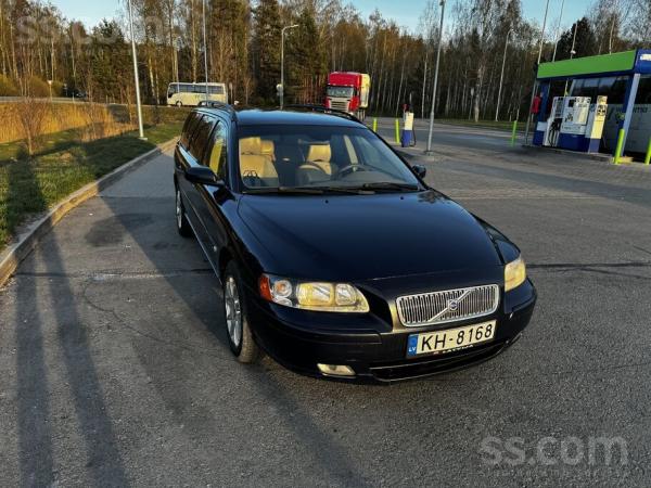 Blue Volvo V70 2005 in Jelgava, with an engine capacity of 2.40 L and mileage of 446 thousand km for 2000 €, photo 3 on AUTOMOTO.COM.LV