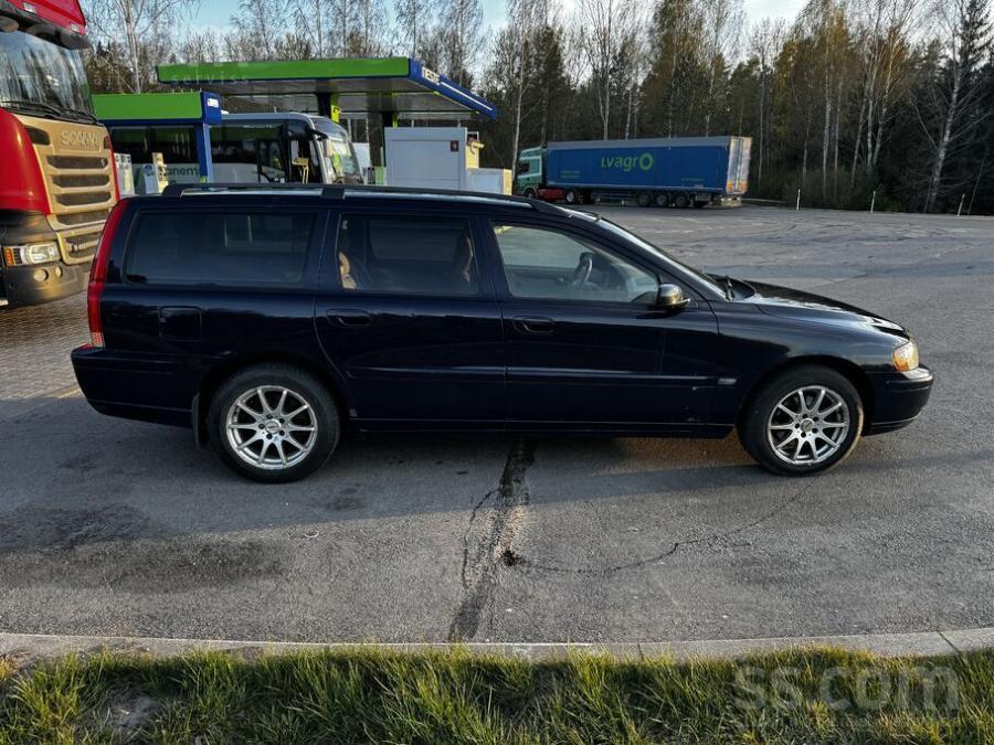 Синий Вольво В70 2005 в Елгава, объемом двигателя 2.40 л и пробегом 446 тыс. км за 2000 €, фото 5 на AUTOMOTO.COM.LV