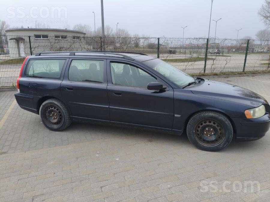 Zils Volvo V70 2005 Liepāja, ar dzinēja tilpumu 2.40 L un nobraukumu 327 tūkst. km par 1400 €, foto 3 vietnē AUTOMOTO.COM.LV