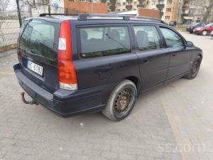 Zils Volvo V70 2005 Liepāja, ar dzinēja tilpumu 2.40 L un nobraukumu 327 tūkst. km par 1400 €, foto 4 vietnē AUTOMOTO.COM.LV
