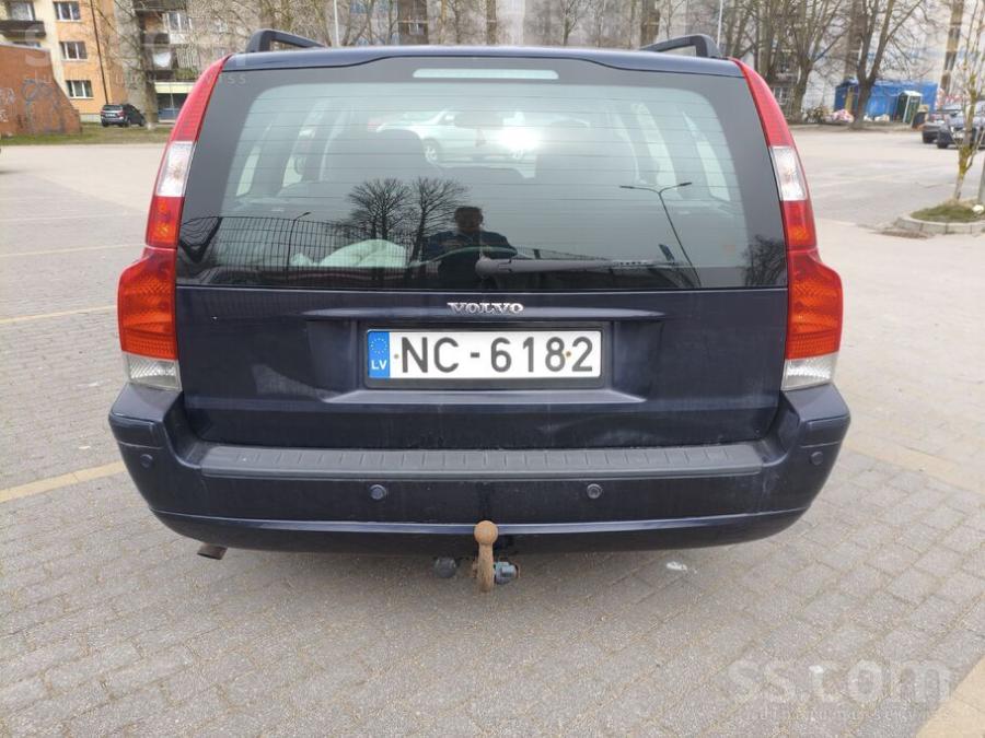 Zils Volvo V70 2005 Liepāja, ar dzinēja tilpumu 2.40 L un nobraukumu 327 tūkst. km par 1400 €, foto 5 vietnē AUTOMOTO.COM.LV