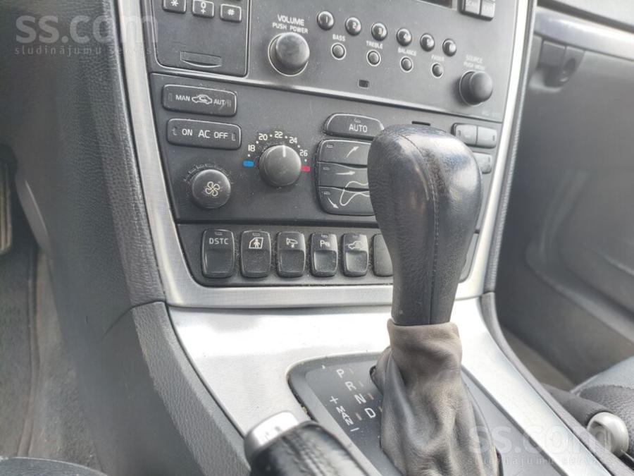 Zils Volvo V70 2005 Liepāja, ar dzinēja tilpumu 2.40 L un nobraukumu 327 tūkst. km par 1400 €, foto 10 vietnē AUTOMOTO.COM.LV