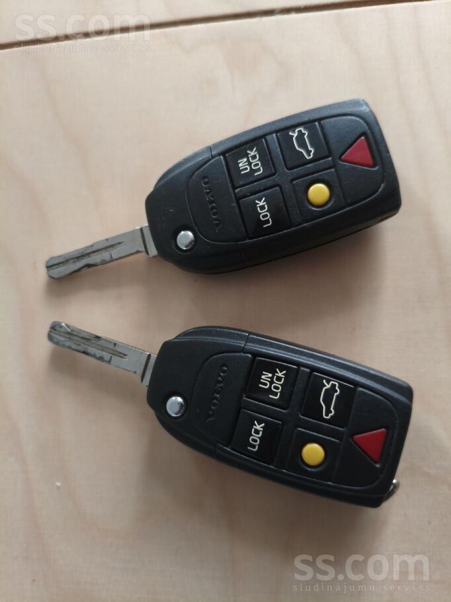 Zils Volvo V70 2005 Liepāja, ar dzinēja tilpumu 2.40 L un nobraukumu 327 tūkst. km par 1400 €, foto 12 vietnē AUTOMOTO.COM.LV
