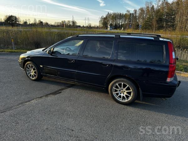 Blue Volvo V70 2005 in Jelgava, with an engine capacity of 2.40 L and mileage of 446 thousand km for 1500 €, photo 5 on AUTOMOTO.COM.LV