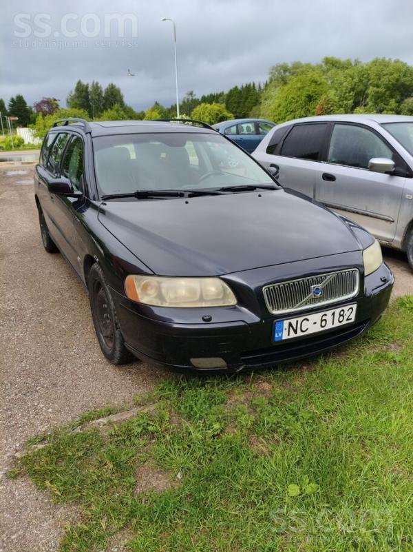 Zils Volvo V70 2005 Liepāja, ar dzinēja tilpumu 2.40 L un nobraukumu 333 tūkst. km par 1200 €, foto 1 vietnē AUTOMOTO.COM.LV