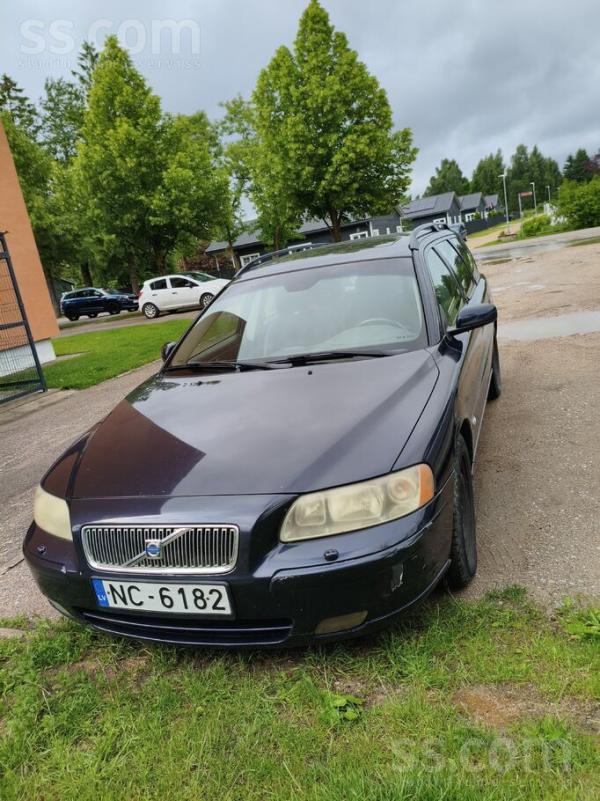 Zils Volvo V70 2005 Liepāja, ar dzinēja tilpumu 2.40 L un nobraukumu 333 tūkst. km par 1200 €, foto 2 vietnē AUTOMOTO.COM.LV