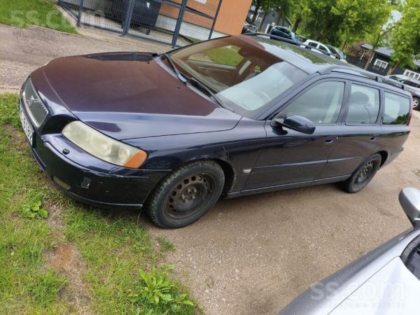 Zils Volvo V70 2005 Liepāja, ar dzinēja tilpumu 2.40 L un nobraukumu 333 tūkst. km par 1200 €, foto 3 vietnē AUTOMOTO.COM.LV
