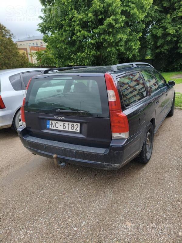 Zils Volvo V70 2005 Liepāja, ar dzinēja tilpumu 2.40 L un nobraukumu 333 tūkst. km par 1200 €, foto 5 vietnē AUTOMOTO.COM.LV