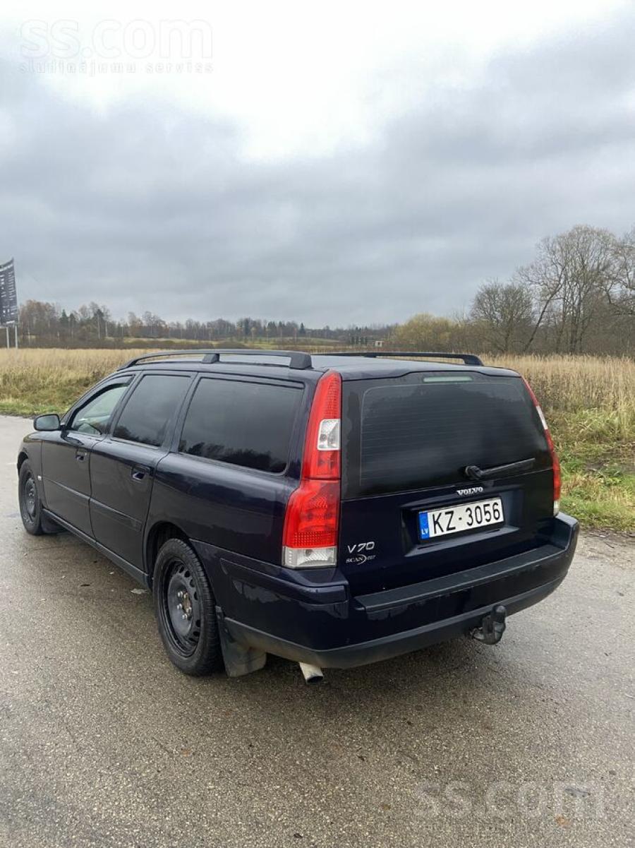 Blue Volvo V70 2005 in Kraslava, with an engine capacity of 2.40 L and mileage of 389 thousand km for 1800 €, photo 3 on AUTOMOTO.COM.LV