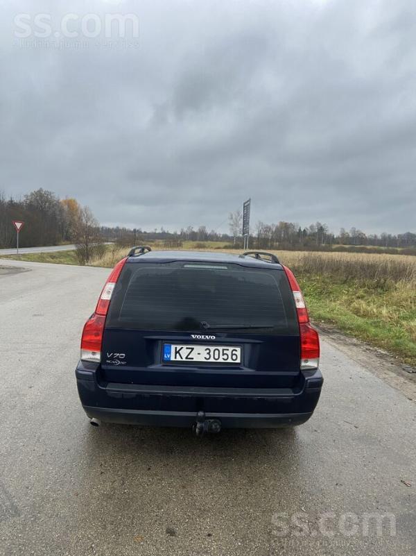 Blue Volvo V70 2005 in Kraslava, with an engine capacity of 2.40 L and mileage of 389 thousand km for 1800 €, photo 3 on AUTOMOTO.COM.LV