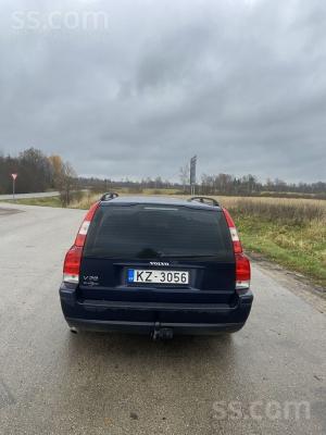 Blue Volvo V70 2005 in Kraslava, with an engine capacity of 2.40 L and mileage of 389 thousand km for 1800 €, photo 4 on AUTOMOTO.COM.LV