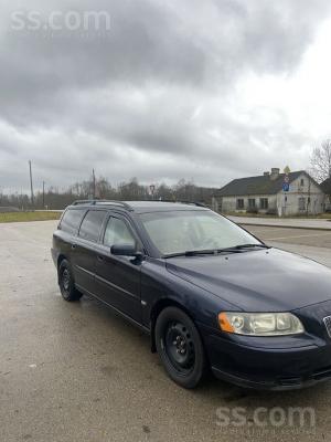 Blue Volvo V70 2005 in Kraslava, with an engine capacity of 2.40 L and mileage of 389 thousand km for 1800 €, photo 6 on AUTOMOTO.COM.LV