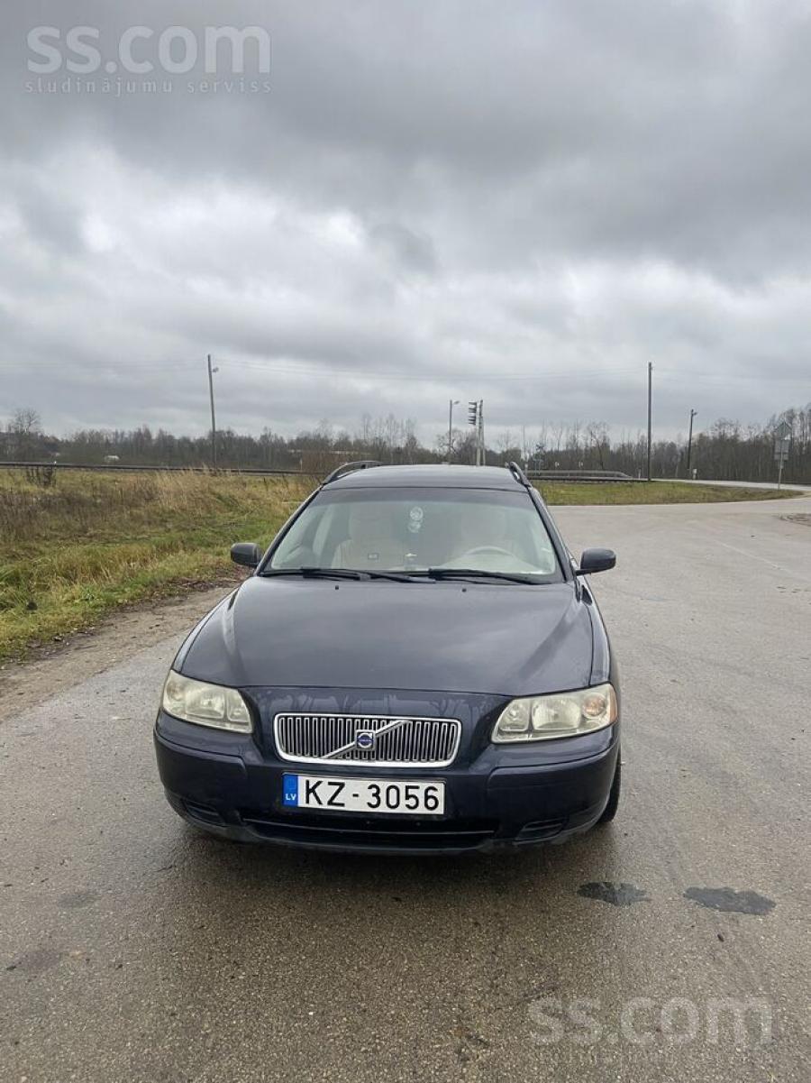 Blue Volvo V70 2005 in Kraslava, with an engine capacity of 2.40 L and mileage of 389 thousand km for 1800 €, photo 7 on AUTOMOTO.COM.LV