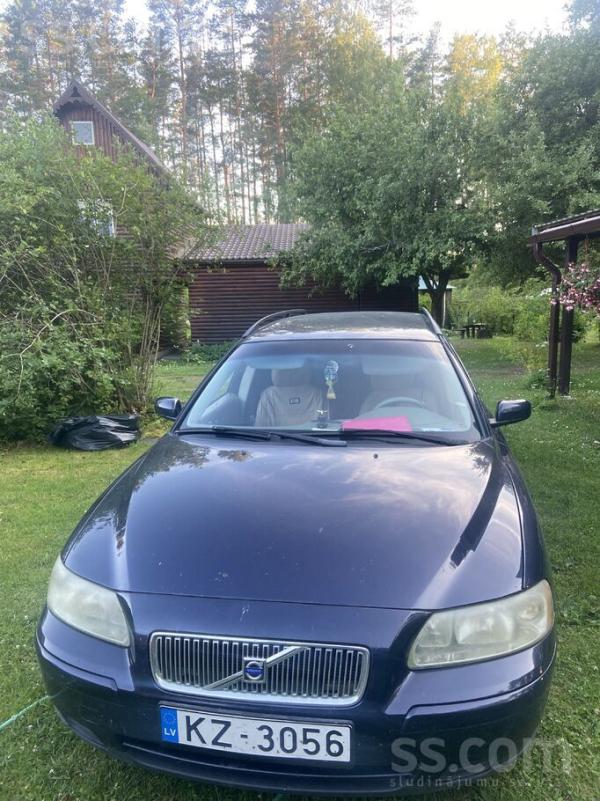 Zils Volvo V70 2005 Krāslava, ar dzinēja tilpumu 2.40 L un nobraukumu 397 tūkst. km par 1450 €, foto 1 vietnē AUTOMOTO.COM.LV