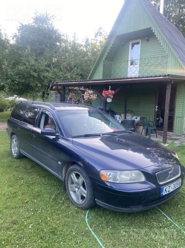 Zils Volvo V70 2005 Krāslava, ar dzinēja tilpumu 2.40 L un nobraukumu 397 tūkst. km par 1450 €, foto 2 vietnē AUTOMOTO.COM.LV
