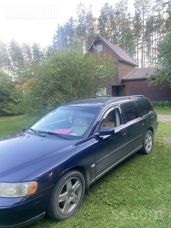 Zils Volvo V70 2005 Krāslava, ar dzinēja tilpumu 2.40 L un nobraukumu 397 tūkst. km par 1450 €, foto 3 vietnē AUTOMOTO.COM.LV