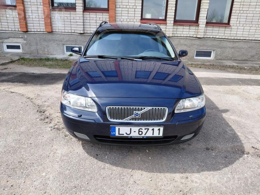Blue Volvo V70 2005 in Talsi, with an engine capacity of 2.40 L and mileage of 455 thousand km for 3390 €, photo 3 on AUTOMOTO.COM.LV