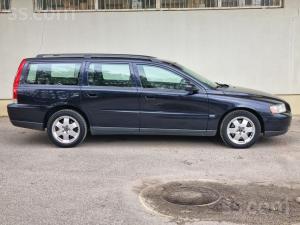 Blue Volvo V70 2005 in Ogre, with an engine capacity of 2.40 L and mileage of 0 thousand km for 3450 €, photo 5 on AUTOMOTO.COM.LV