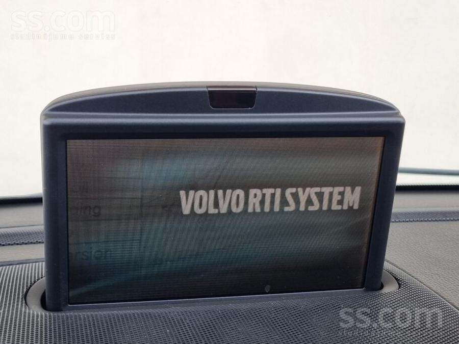 Blue Volvo V70 2005 in Ogre, with an engine capacity of 2.40 L and mileage of 0 thousand km for 3450 €, photo 17 on AUTOMOTO.COM.LV