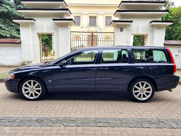Blue Volvo V70 2005 in Jonava, with an engine capacity of 2.40 L and mileage of 340 thousand km for 2250 €, photo 5 on AUTOMOTO.COM.LV