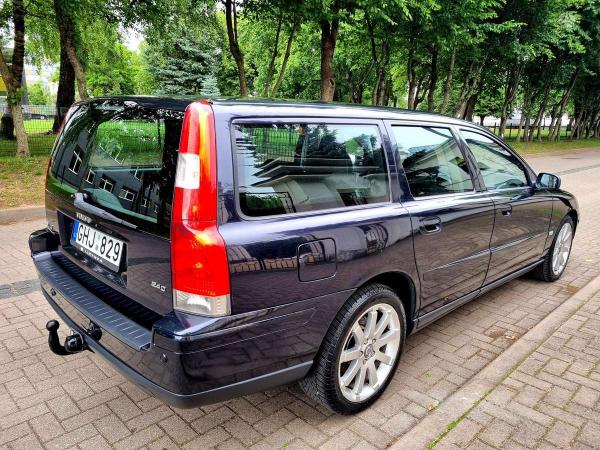 Blue Volvo V70 2005 in Jonava, with an engine capacity of 2.40 L and mileage of 340 thousand km for 2250 €, photo 7 on AUTOMOTO.COM.LV