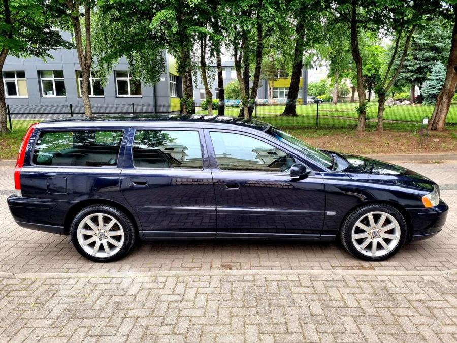 Zils Volvo V70 2005 Jonava, ar dzinēja tilpumu 2.40 L un nobraukumu 340 tūkst. km par 2250 €, foto 9 vietnē AUTOMOTO.COM.LV