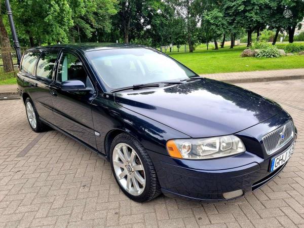 Blue Volvo V70 2005 in Jonava, with an engine capacity of 2.40 L and mileage of 340 thousand km for 2250 €, photo 9 on AUTOMOTO.COM.LV