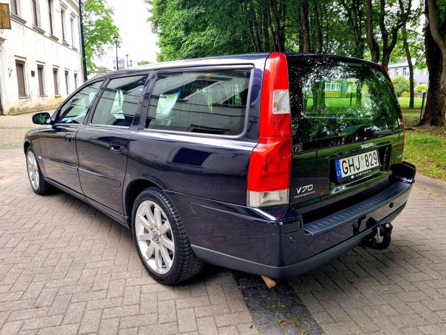 Zils Volvo V70 2005 Jonava, ar dzinēja tilpumu 2.40 L un nobraukumu 340 tūkst. km par 2250 €, foto 14 vietnē AUTOMOTO.COM.LV