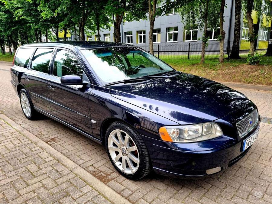 Zils Volvo V70 2005 Jonava, ar dzinēja tilpumu 2.40 L un nobraukumu 340 tūkst. km par 2250 €, foto 16 vietnē AUTOMOTO.COM.LV