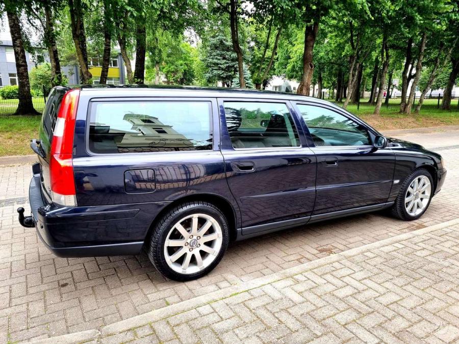 Zils Volvo V70 2005 Jonava, ar dzinēja tilpumu 2.40 L un nobraukumu 340 tūkst. km par 2250 €, foto 17 vietnē AUTOMOTO.COM.LV