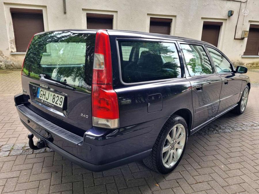 Zils Volvo V70 2005 Jonava, ar dzinēja tilpumu 2.40 L un nobraukumu 340 tūkst. km par 2250 €, foto 19 vietnē AUTOMOTO.COM.LV