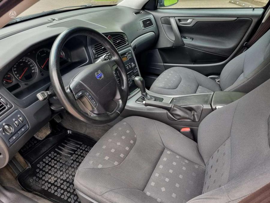 Zils Volvo V70 2005 Jonava, ar dzinēja tilpumu 2.40 L un nobraukumu 340 tūkst. km par 2250 €, foto 24 vietnē AUTOMOTO.COM.LV